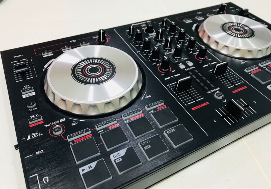Pioneer DDJ-SB2 with full Serato license and carry bag, Hobbies & Toys ...