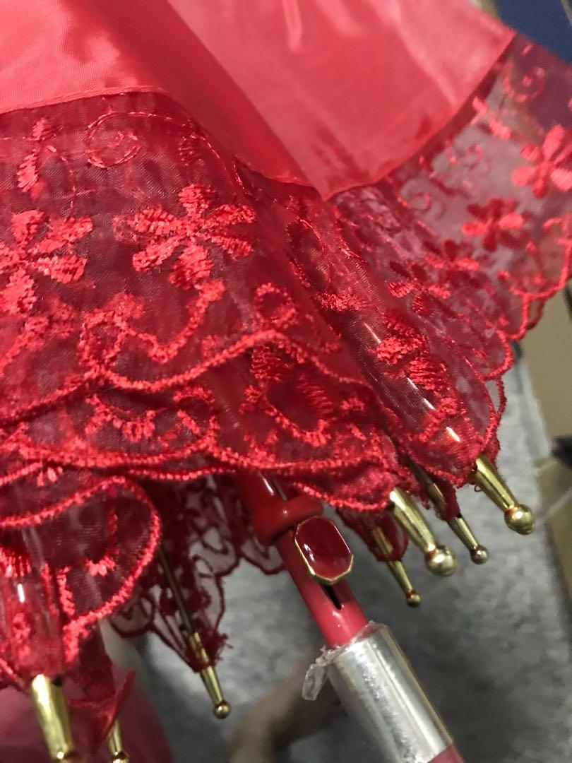 Red umbrella for bride on wedding day lace corner gold tip Guo da Li ...