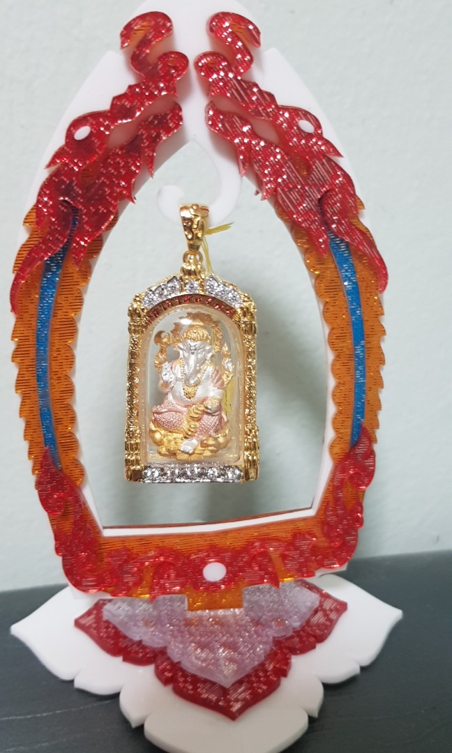 Amulet display stand, Hobbies & Toys, Memorabilia & Collectibles ...