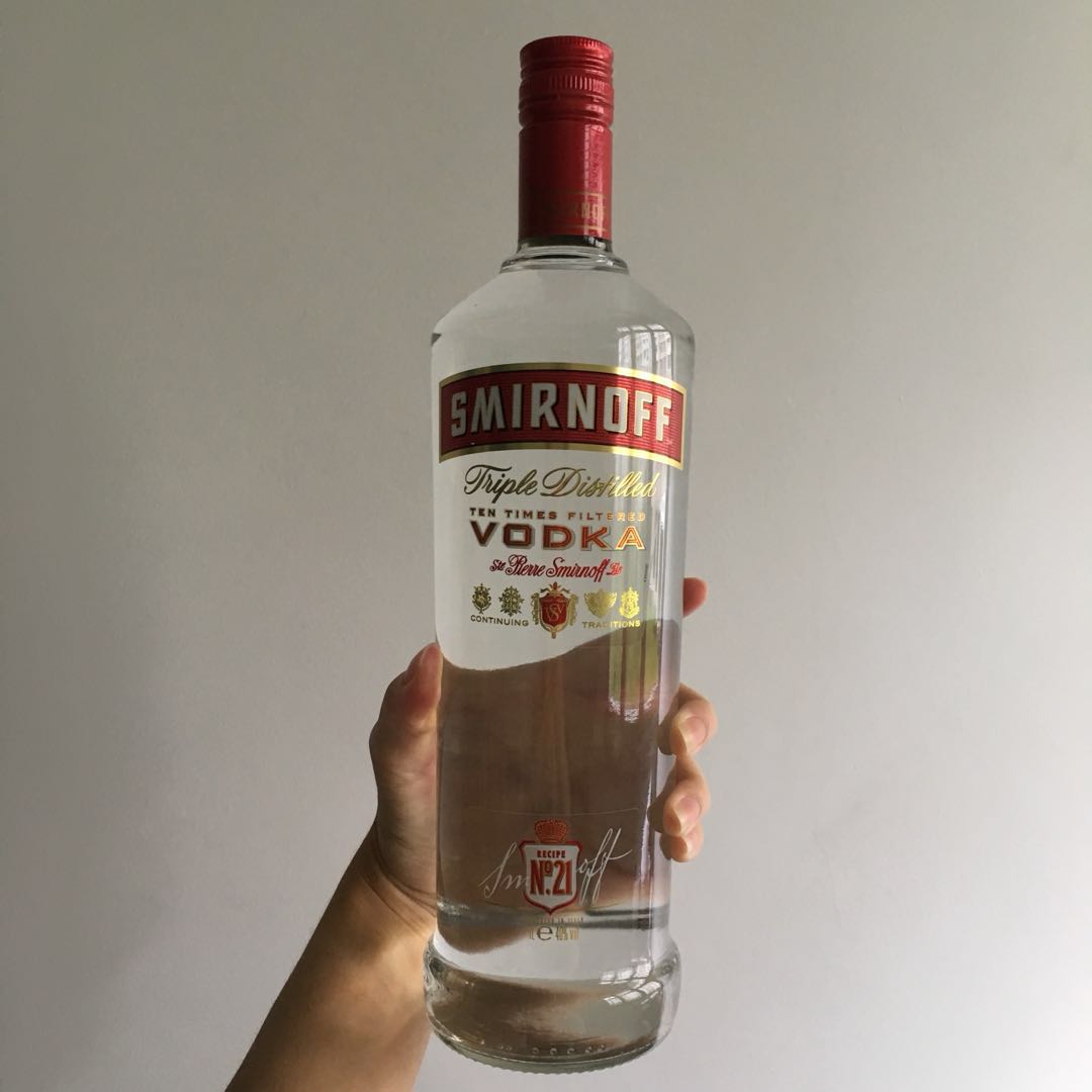 Smirnoff red label vodka 1L, Food & Drinks, Alcoholic Beverages on ...