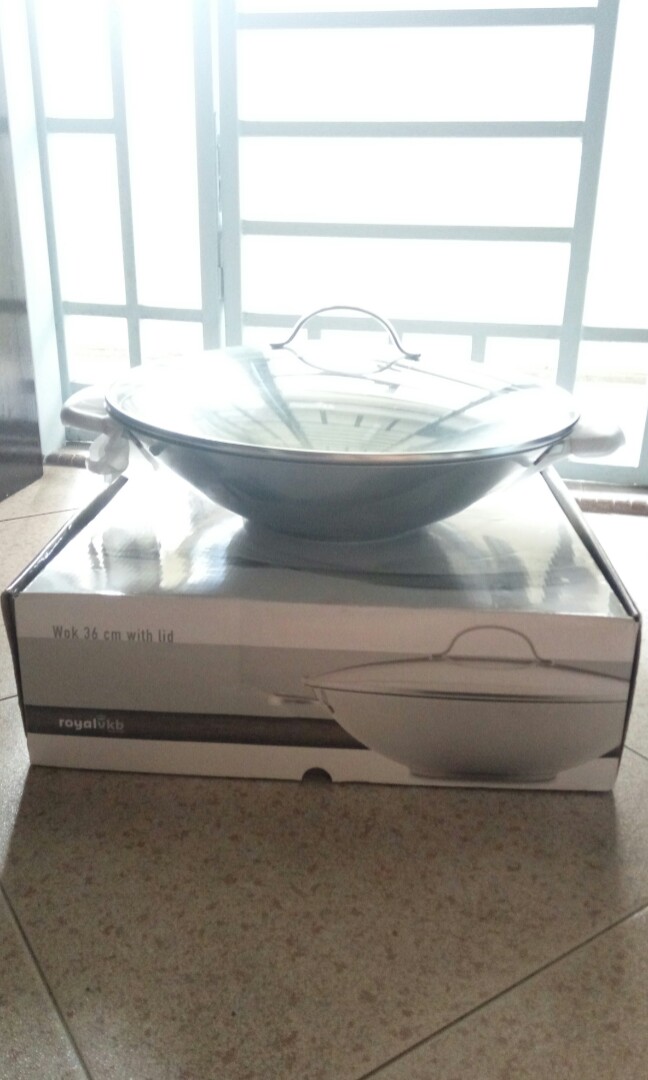 36cm Wok w/ Glass Lid, Furniture & Home Living, Kitchenware & Tableware ...