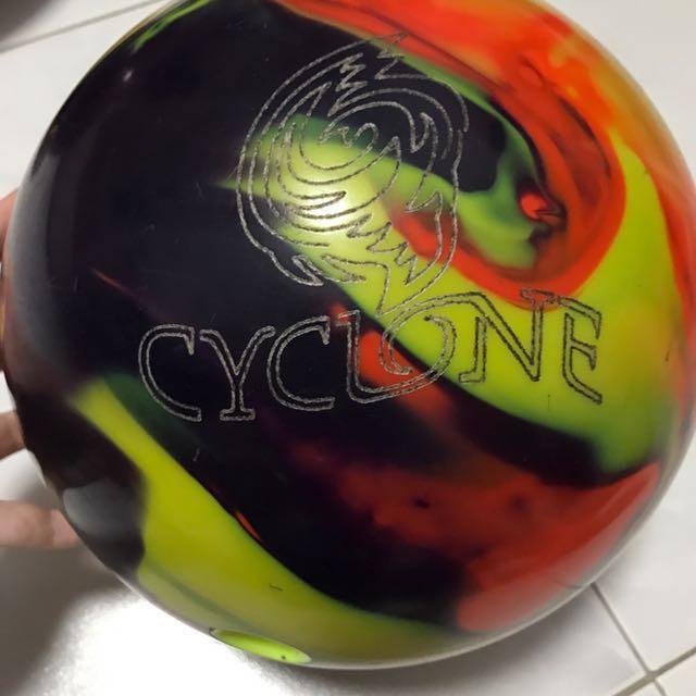 Ebonite Cyclone 11 lbs Bowling Ball (PRICE REDUCED), Sports Equipment ...