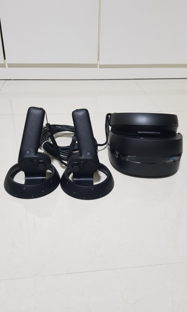 HP windows mixed reality headset with controllers, Video Gaming, Gaming ...