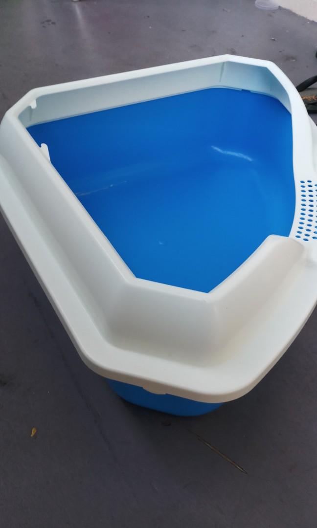 Triangle Litter Box, Pet Supplies, Homes & Other Pet Accessories on ...