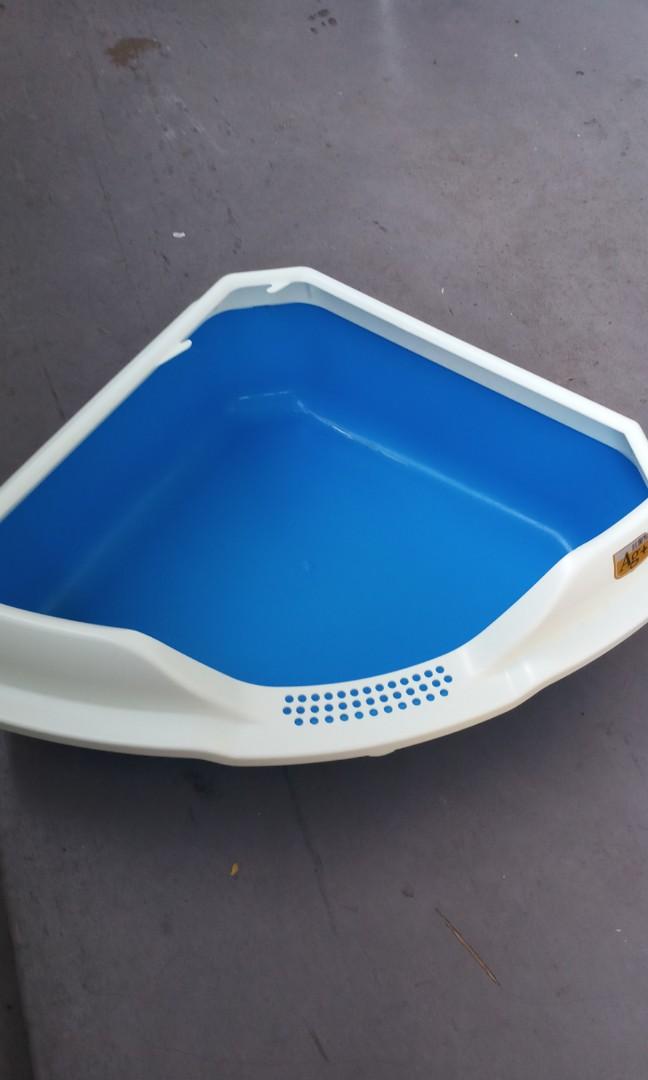 Triangle Litter Box, Pet Supplies, Homes & Other Pet Accessories on ...