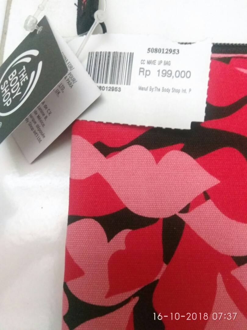 The body shop pouch, Buku & Alat Tulis, Alat Tulis di Carousell