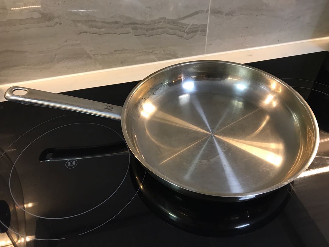 WMF stainless pan large from Sogo, 傢俬＆家居, 廚具和餐具, 食物整理及儲存 - Carousell