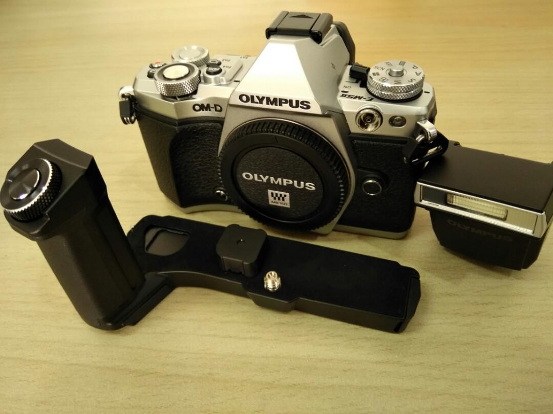 Olympus OMD EM5 II with FL LM3 Flash and HLD-8G Grip, Photography ...