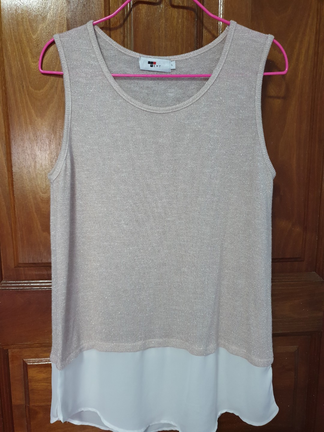 Temt top, Women's Fashion, Tops, Sleeveless on Carousell