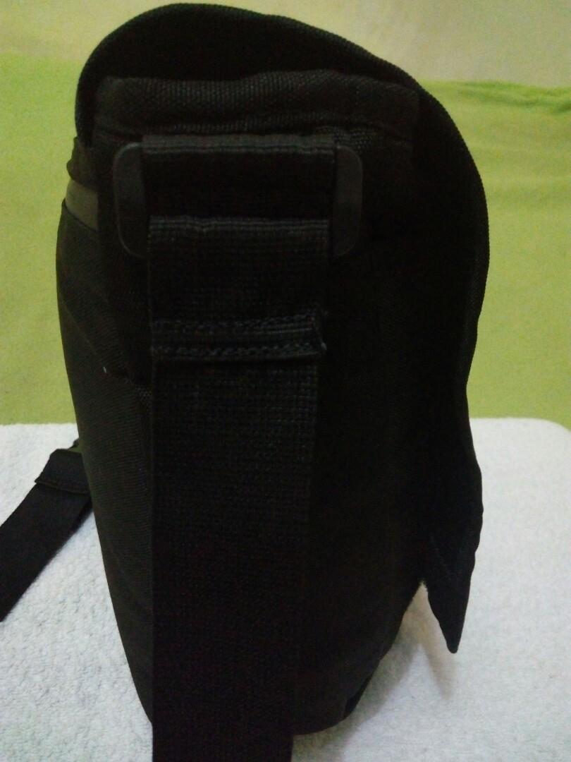 Converse All Star Messenger bag, Men's Fashion, Bags, Sling Bags on ...