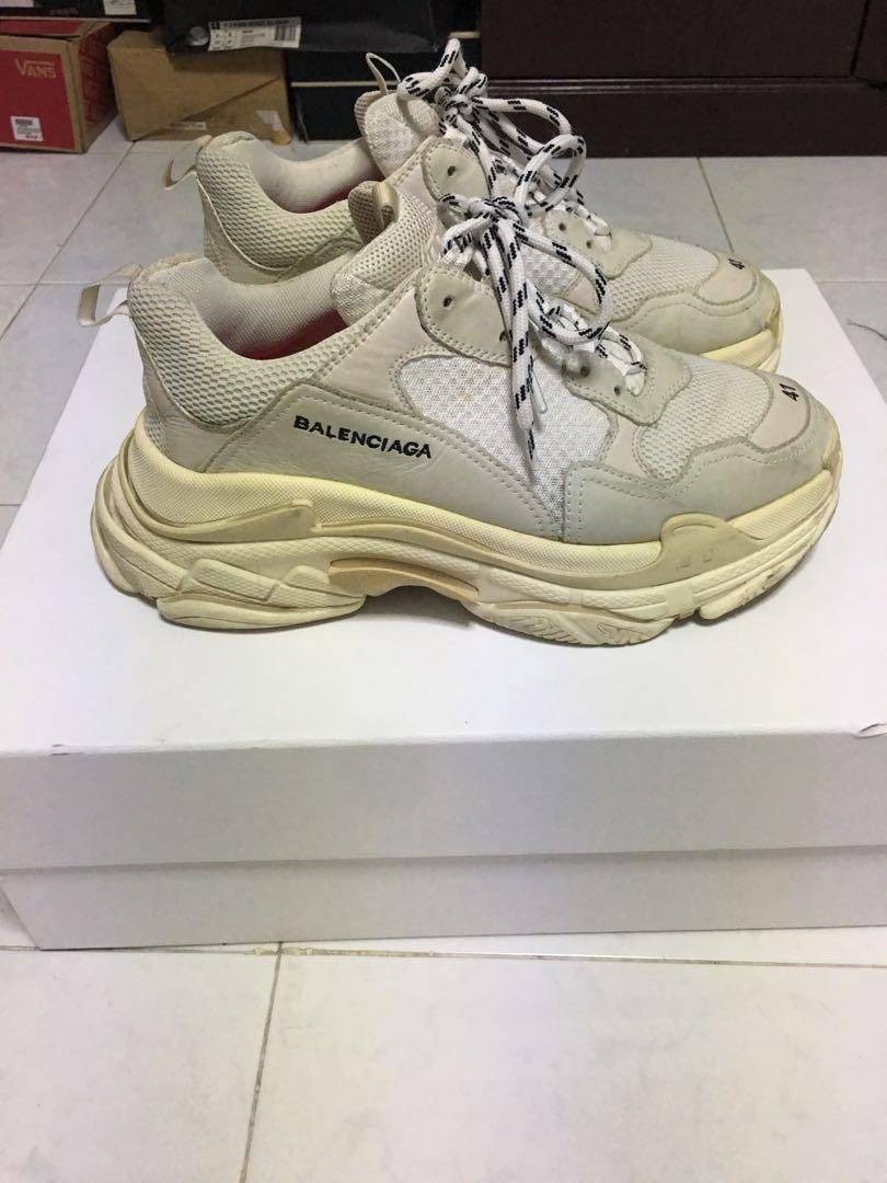 Balenciaga triple s, Men's Fashion, Footwear, Sneakers on Carousell