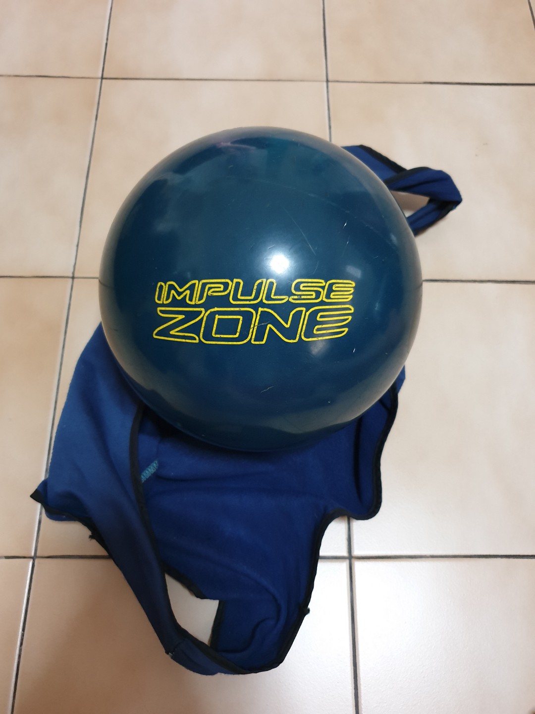 Bowling ball Impulse zone, Sports Equipment, Sports & Games, Billiards ...