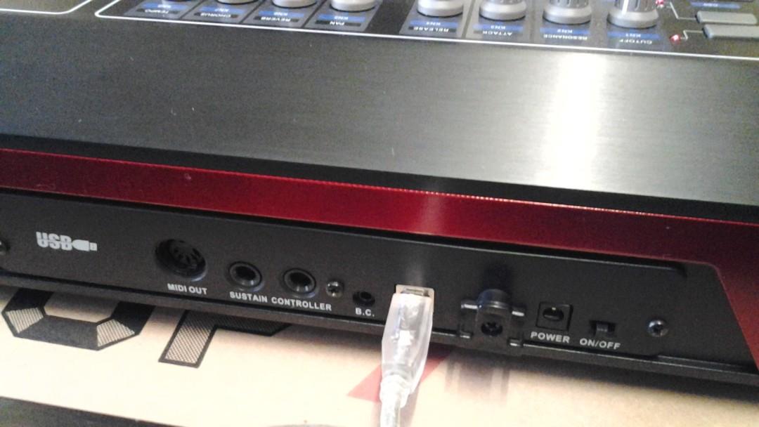 清貨 cme uf7 midi controller, 興趣及遊戲, 音樂、樂器 & 配件, 樂器 - Carousell