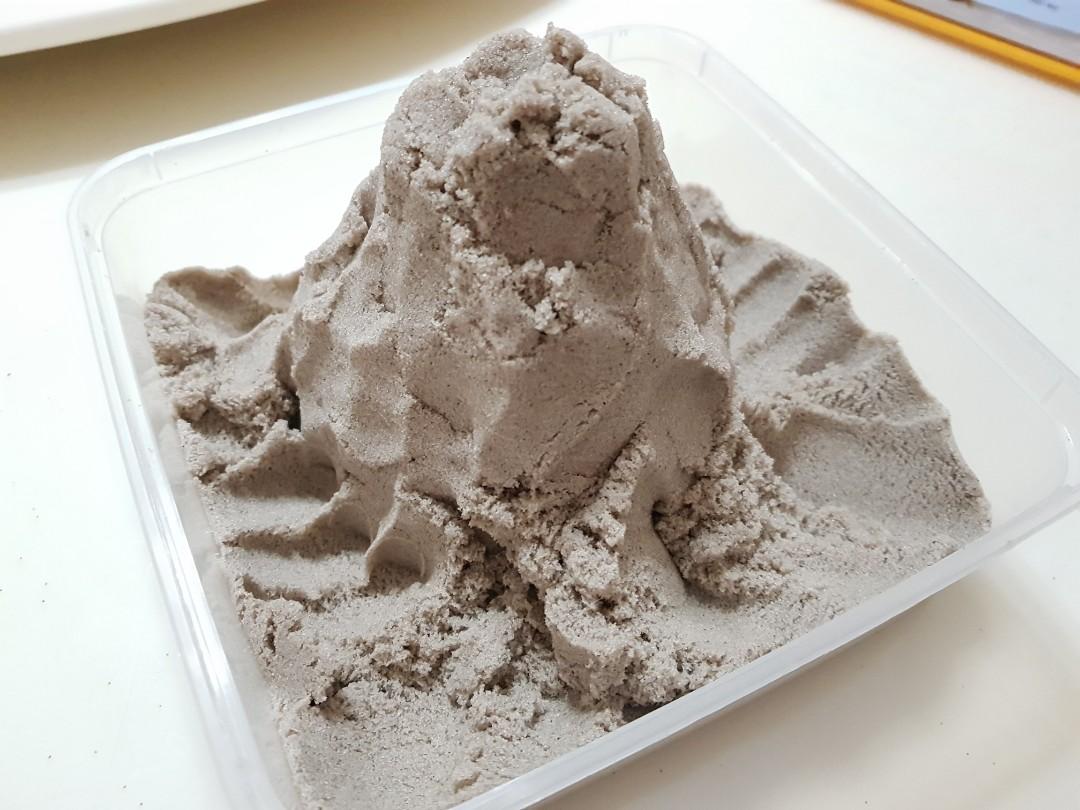 Kinetic Sand with original castle building kit, Hobbies & Toys, Toys ...