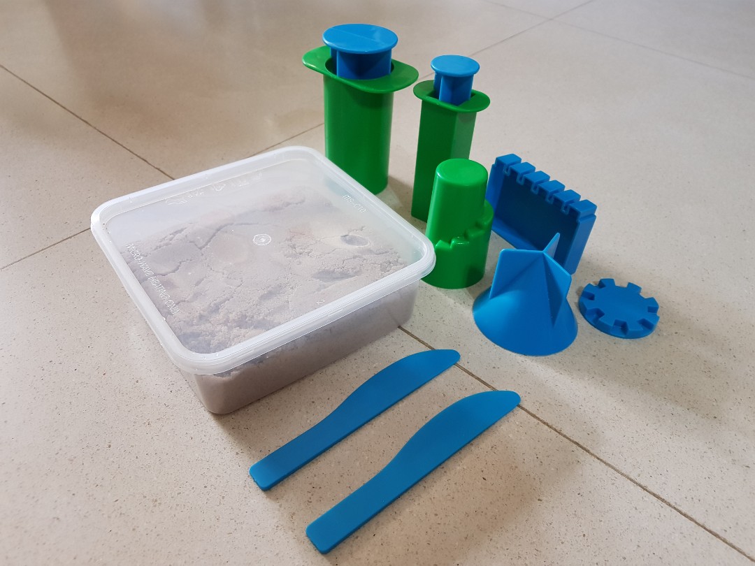 Kinetic Sand with original castle building kit, Hobbies & Toys, Toys ...