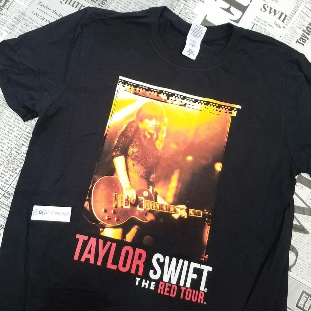 TAYLOR SWIFT RED TOUR BLACK TSHIRT ORIGINAL, Fesyen Pria, Pakaian ...