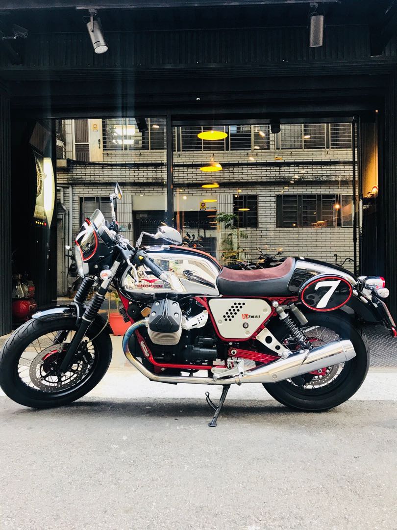 2017年 Moto Guzzi V7 II Racer 只跑四千公里 可分期 免頭款 可換車 街車 V型雙缸 經典, 機車, 重機在旋轉拍賣