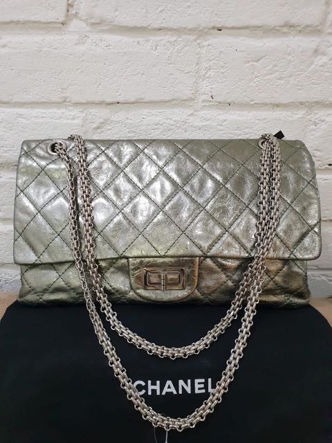Chanel Reissue #11 Db, holo, box, Fesyen Wanita, Tas & Dompet di Carousell
