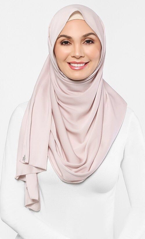 dUCk Matte Satin Silk Shawl in Pink Powder, Women's Fashion, Muslimah ...