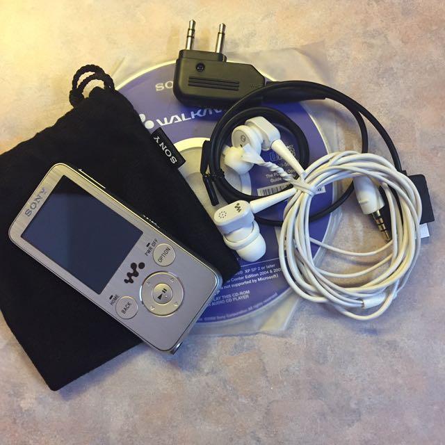 SONY NWZ-S738F GOLD 8GB (S Series Walkman), Audio, Headphones ...