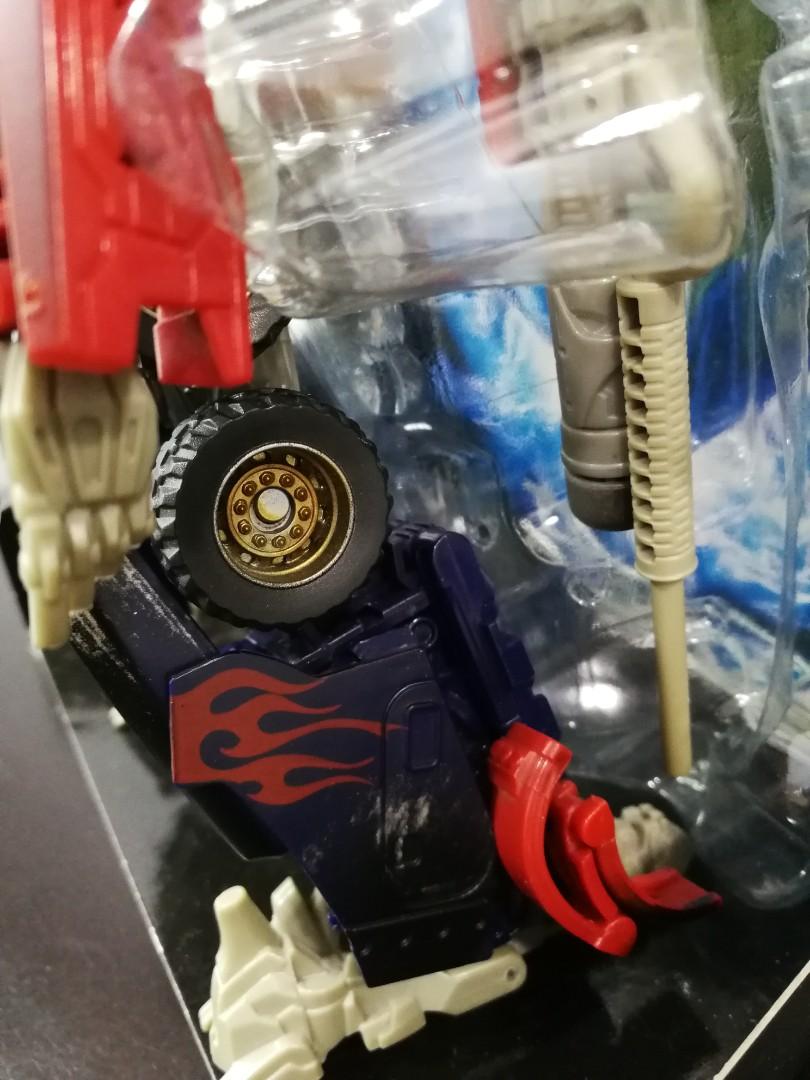 Transformer Optimus Prime Deluxe Battle Damage Limited Edition, Hobbies ...