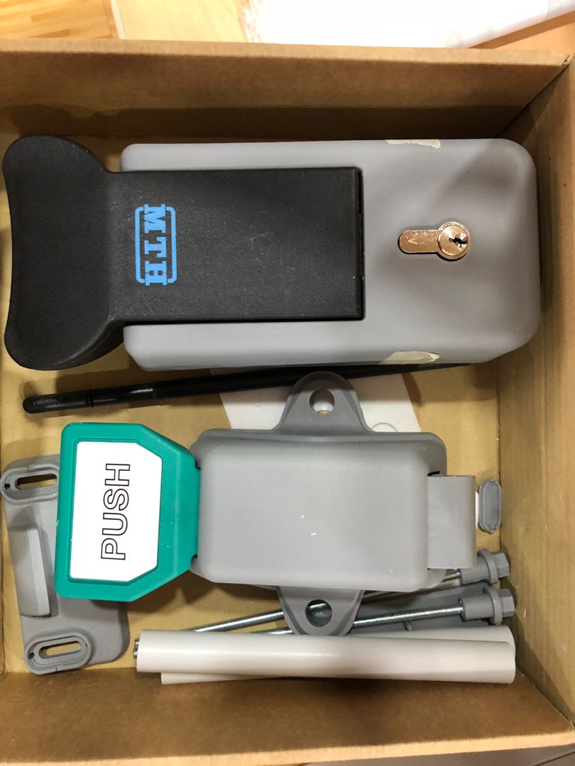 MTH door lock set, Everything Else on Carousell