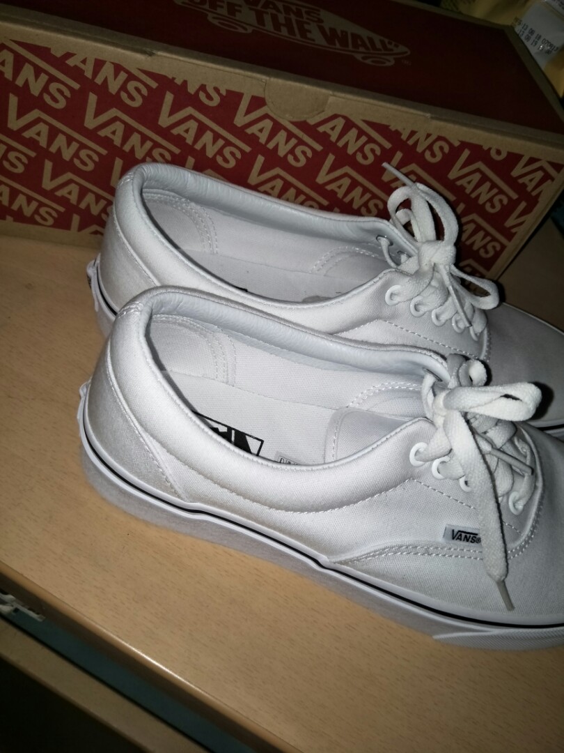 Vans Classic - True White, Men's Fashion, Footwear, Sneakers on Carousell