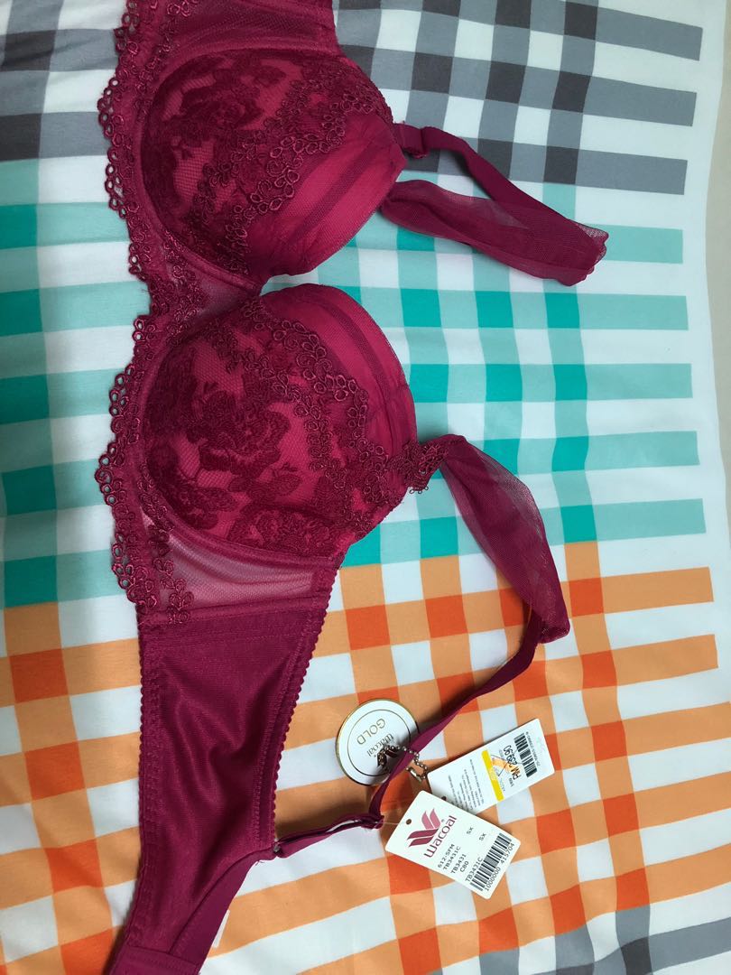 Wacoal(C80) fairy tales design gold series bra, Women's Fashion, Tops ...