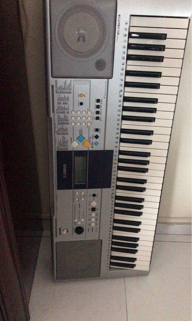 YAMAHA PSR E323, Hobbies & Toys, Music & Media, Musical Instruments on ...
