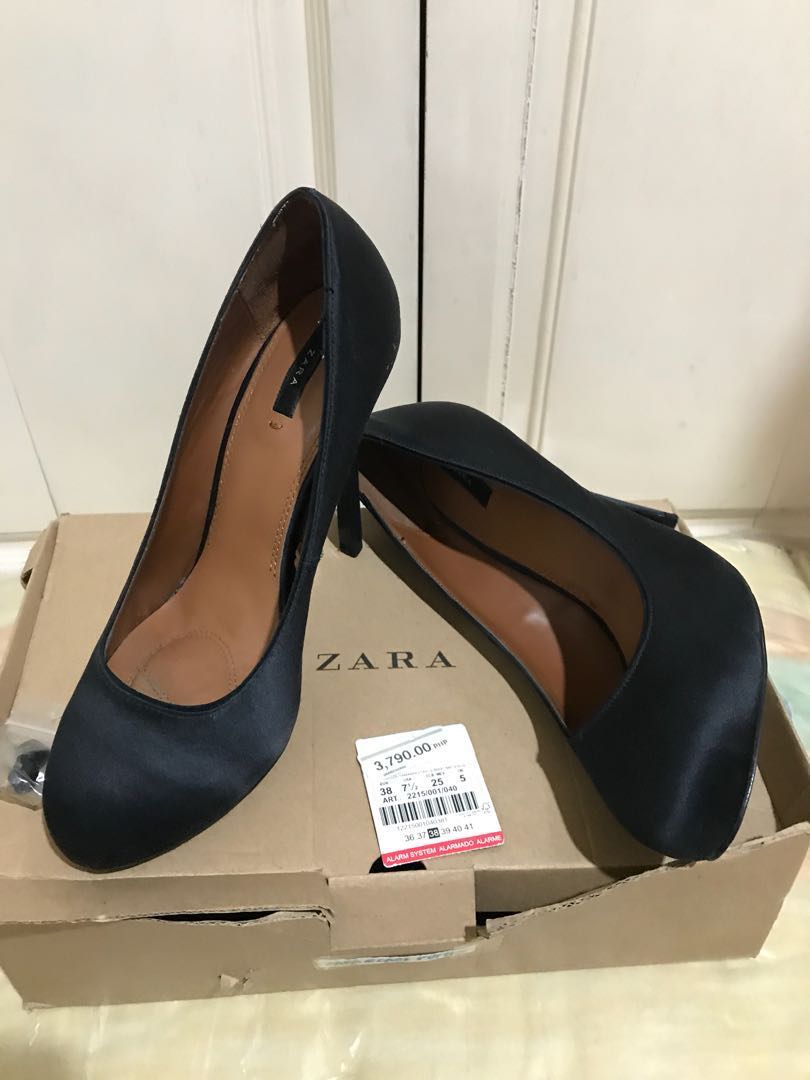 Zara Black Pumps, Women's Fashion, Footwear, Heels on Carousell