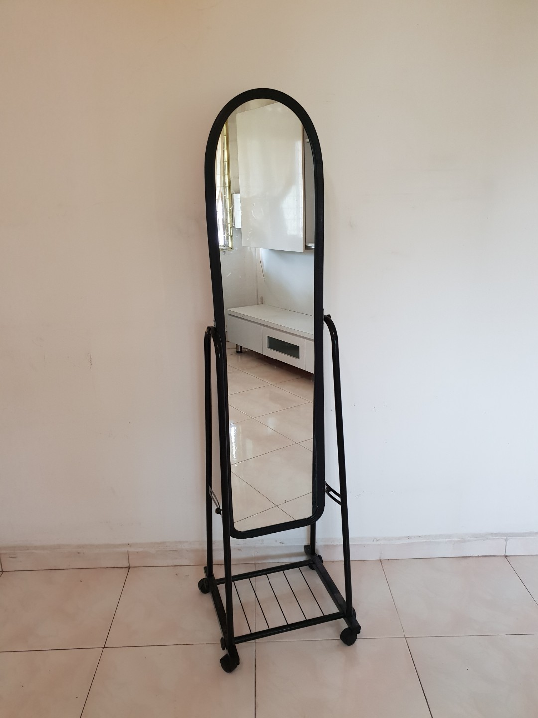 Movable Mirror, Furniture & Home Living, Home Decor, Mirrors on Carousell