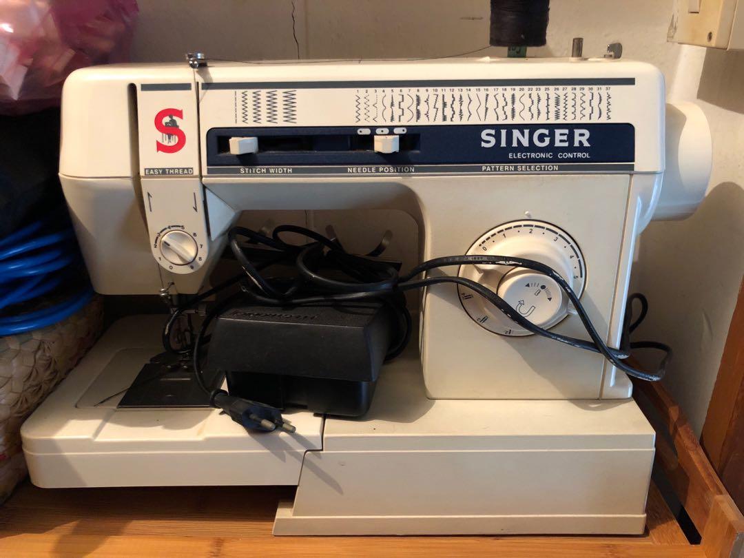 Singer Sewing Machine, Everything Else on Carousell