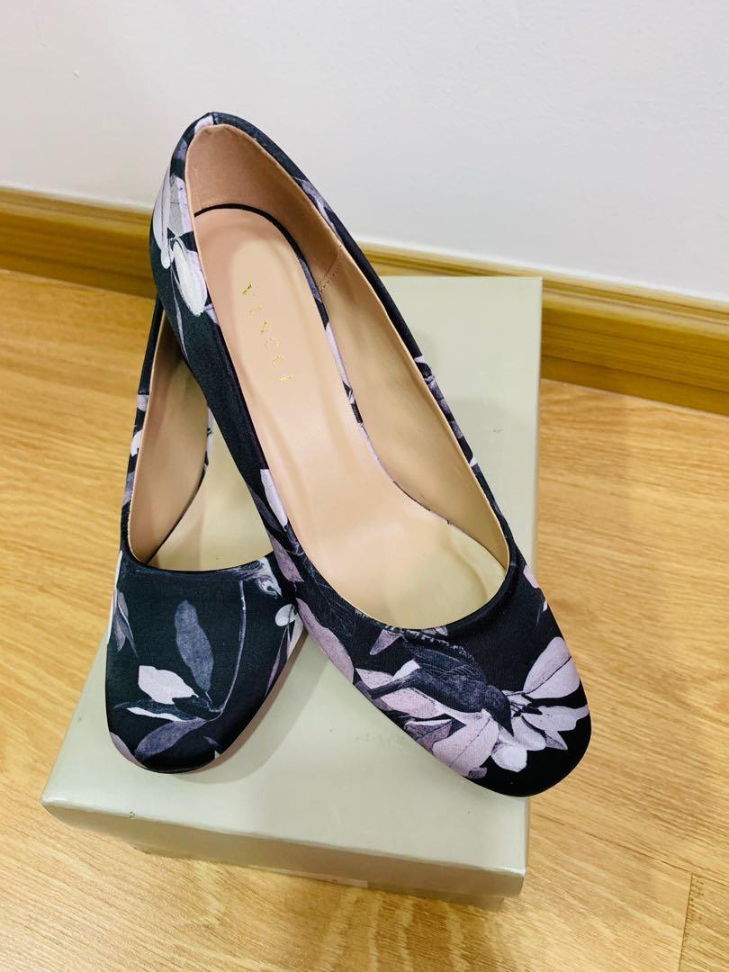 Vinci sandals, Women's Fashion, Footwear, Sandals on Carousell