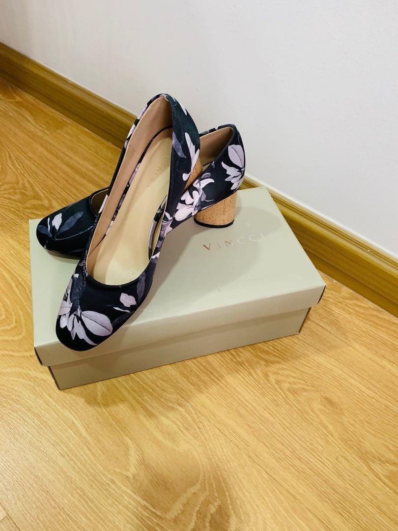 Vinci sandals, Women's Fashion, Footwear, Sandals on Carousell