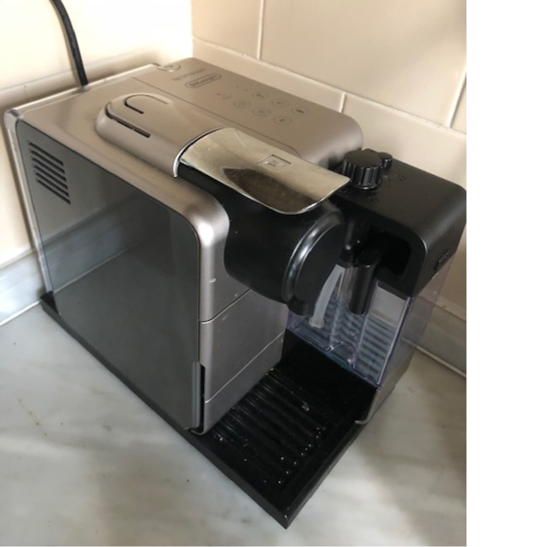Nespresso DeLonghi coffee machine, TV & Home Appliances, Kitchen ...