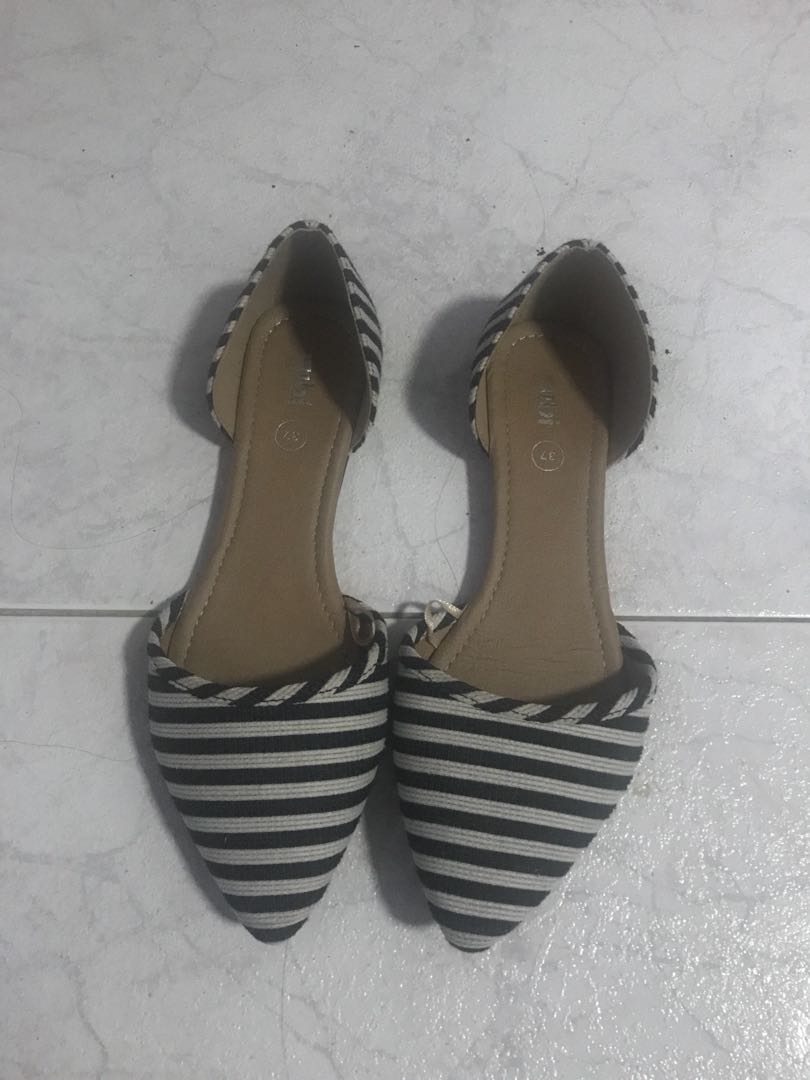 Rubi Stripe Flats, Women's Fashion, Footwear, Flats on Carousell