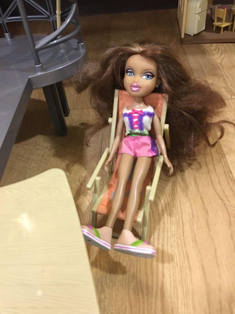 Pre-loved Bratz Pool Party Set, Hobbies & Toys, Toys & Games on Carousell