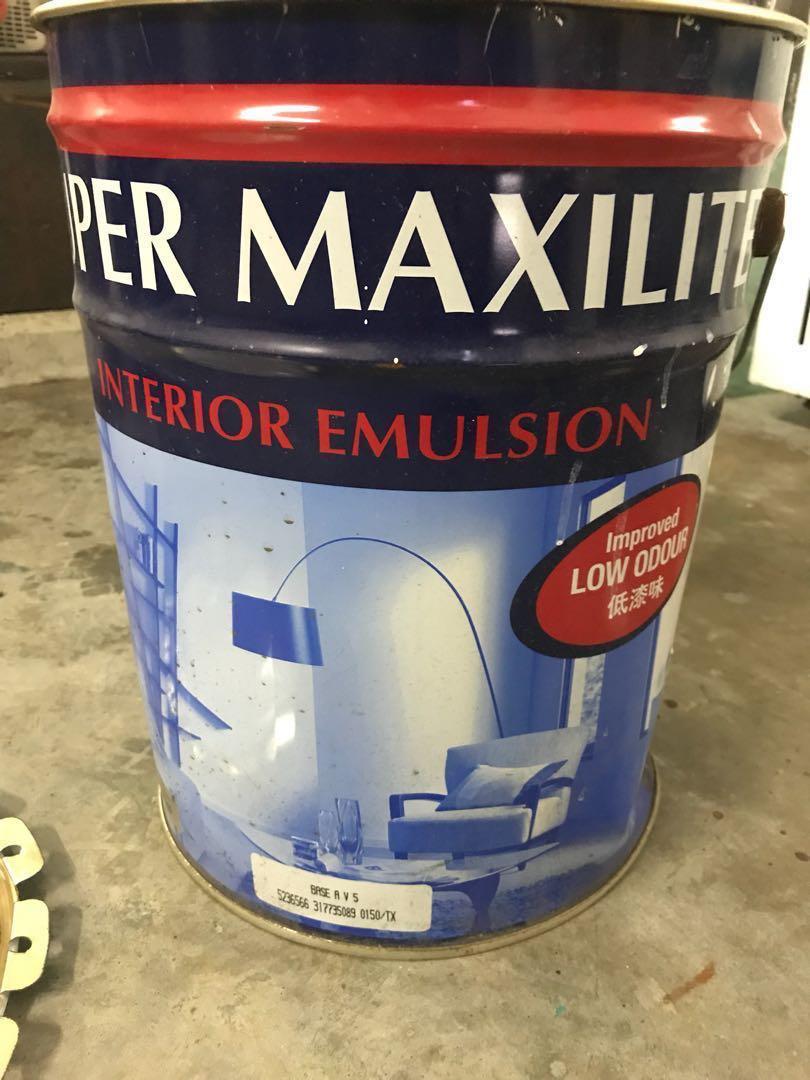 Sales Dulux Super maxilite white paint on Carousell