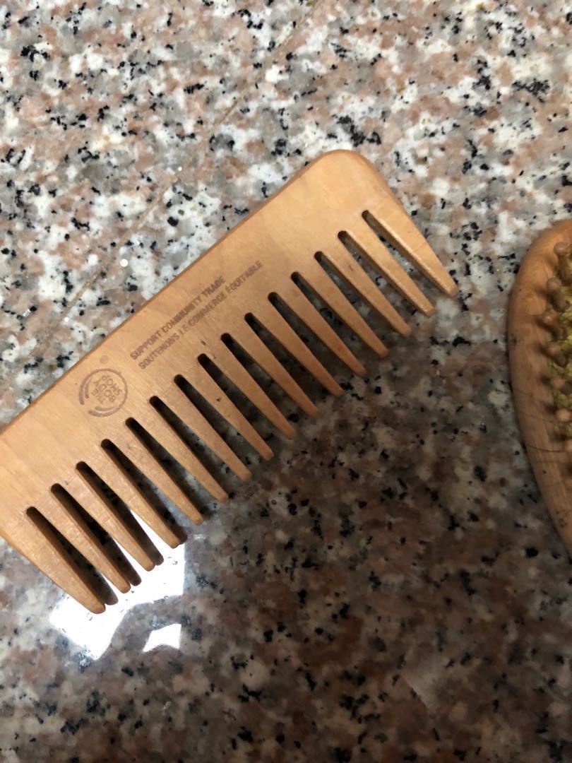 The body shop comb, Women's Fashion, Watches & Accessories, Hair ...