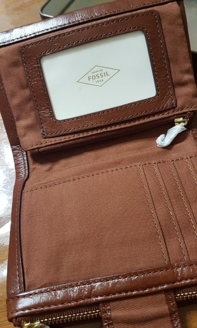 Fossil wallet, Women's Fashion, Bags & Wallets, Purses & Pouches on ...