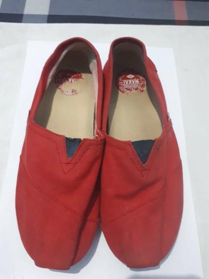 Sepatu Wakai Ori warna Merah, Fesyen Wanita, Sepatu di Carousell