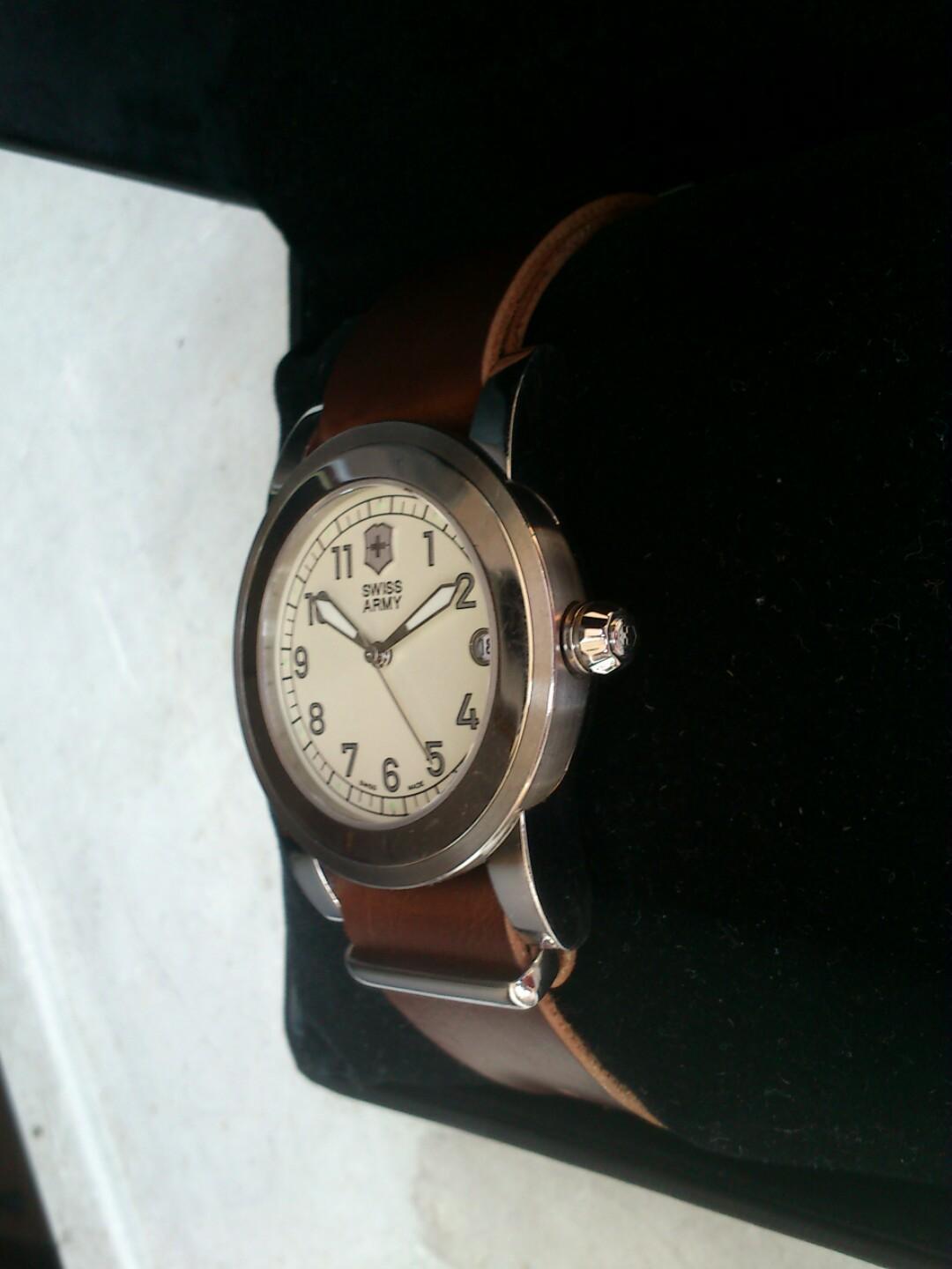 VICTORINOX swiss army -CAVALIER- officers watch, Men's Fashion, Watches ...