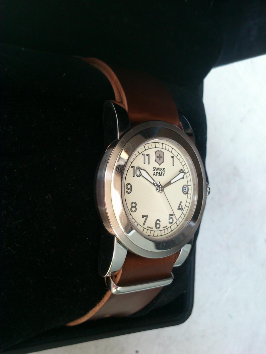 VICTORINOX swiss army -CAVALIER- officers watch, Men's Fashion, Watches ...