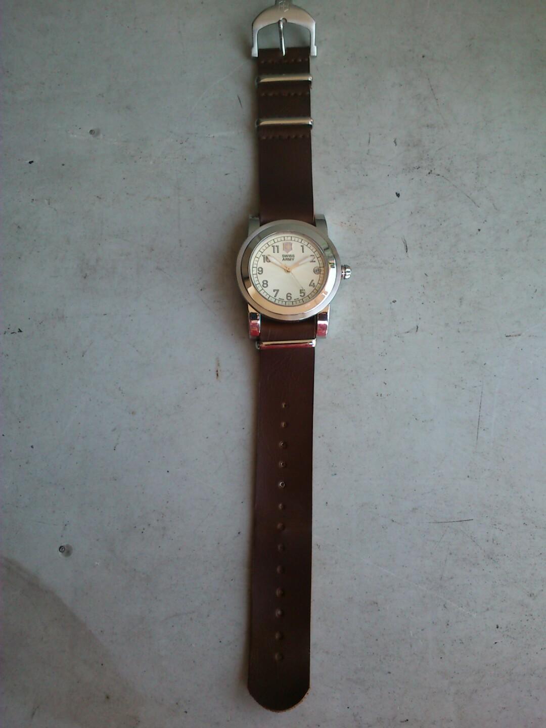 VICTORINOX swiss army -CAVALIER- officers watch, Men's Fashion, Watches ...