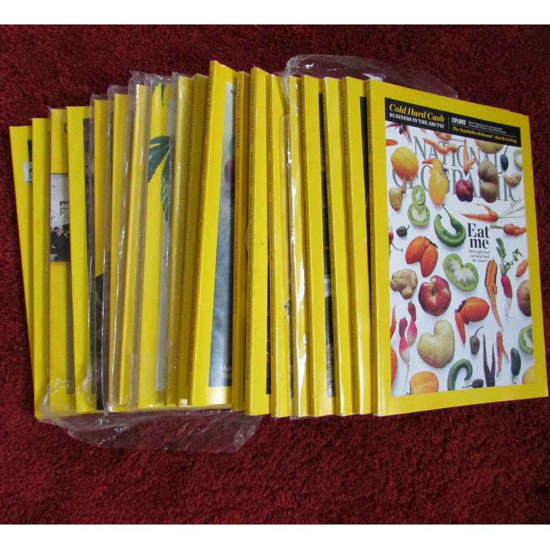 19 issues of National Geographic (2014-2016) + NASA DVD and posters ...