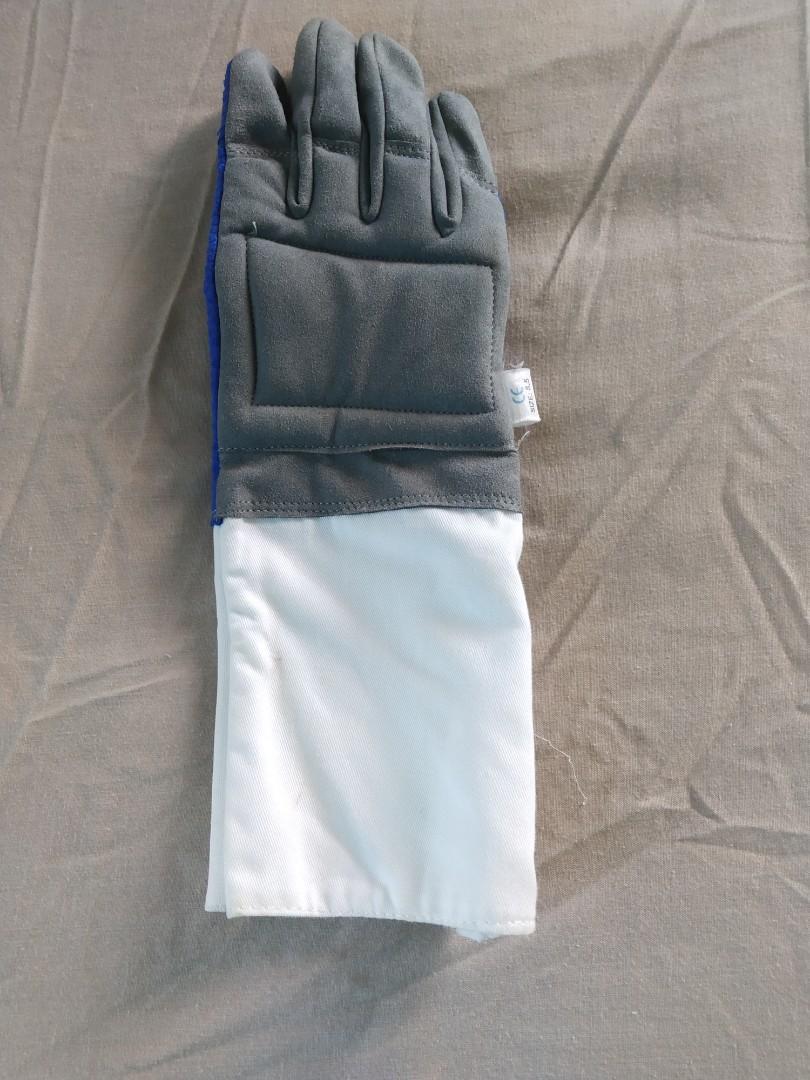 Fencing Glove Right Hand, Women's Fashion, Activewear on Carousell