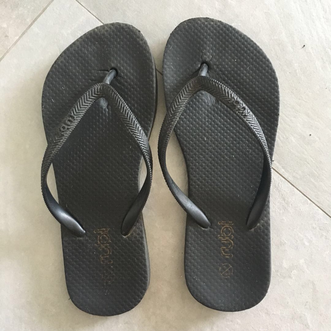 Rubi Slippers, Women's Fashion, Footwear, Flipflops and Slides on Carousell