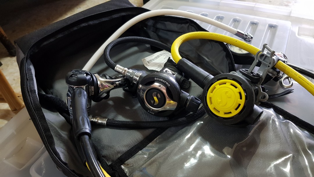 Scuba pro MK25/S600 with R095 octopus and subgear depth/pressure guage ...