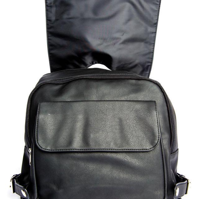 UNIF Pyramid Pack, Women's Fashion, Bags & Wallets, Cross-body Bags on ...