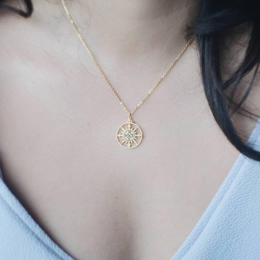 Compass Necklace, Women's Fashion, Jewelry & Organizers, Necklaces on ...